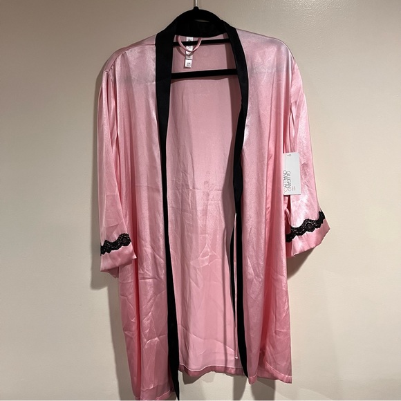 Intimates & Sleepwear | Nwt Pink And Black Satin Robe With Lace Trim ...